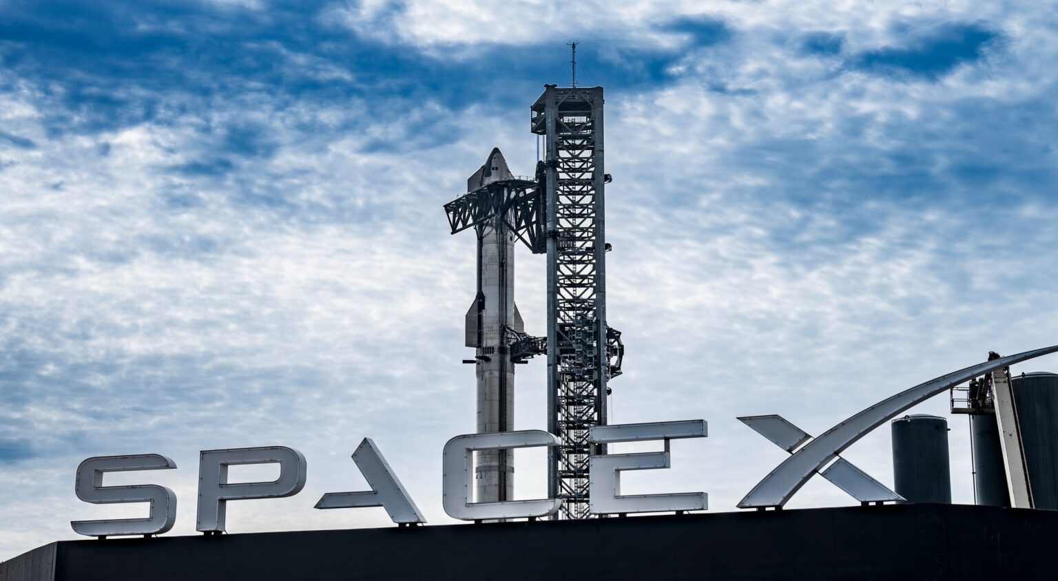 GigaBay : L'Usine Titanesque de SpaceX pour Produire 1 000 Starships par An