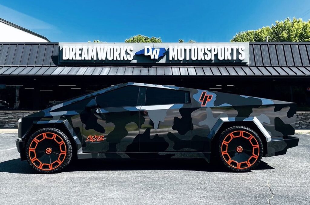 LaMelo Ball et son Cybertruck camouflage : Une fusion entre l ...
