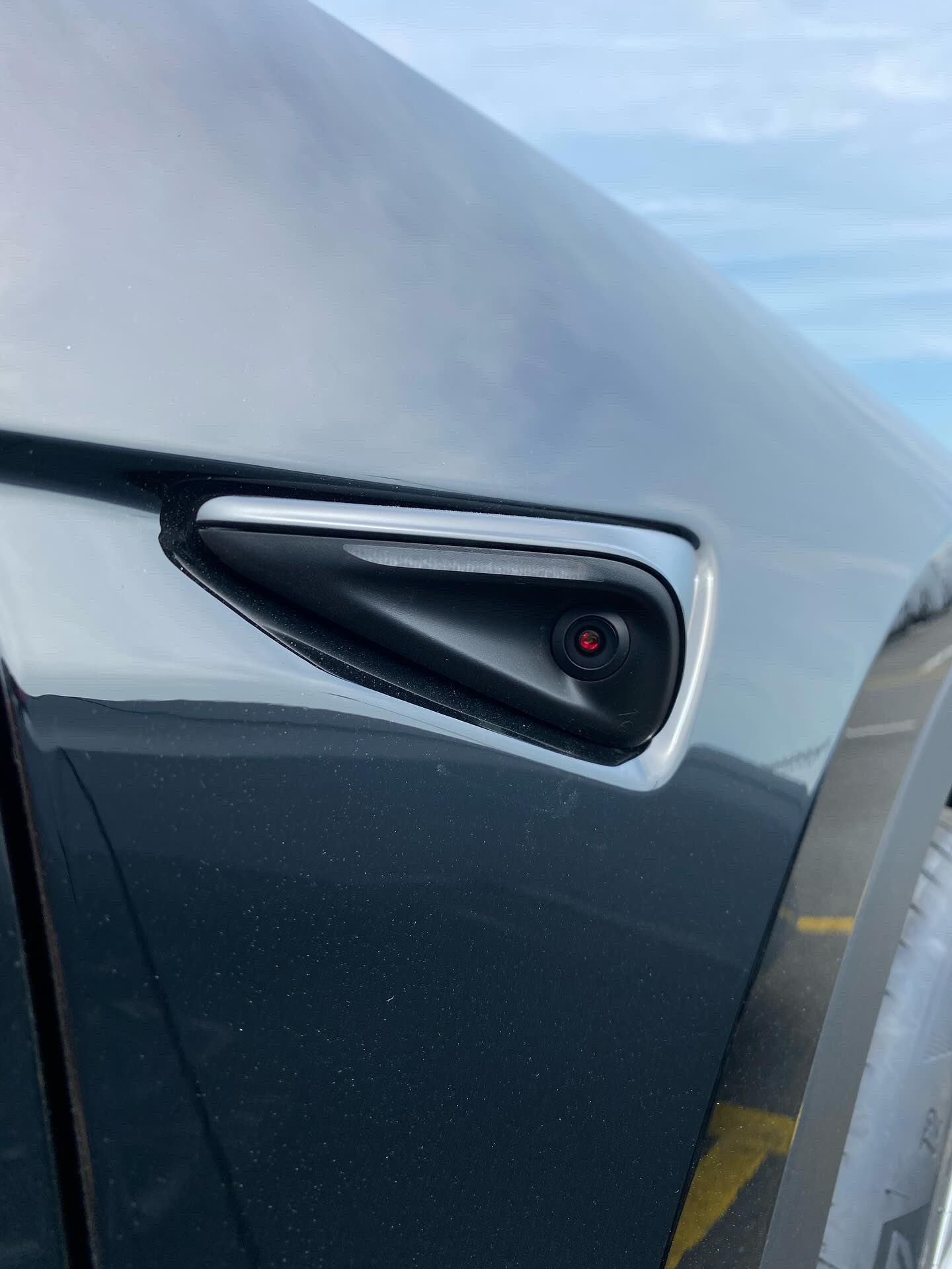 Des photos du premier Tesla Model Y équipé du HW4 en provenance de Giga ...