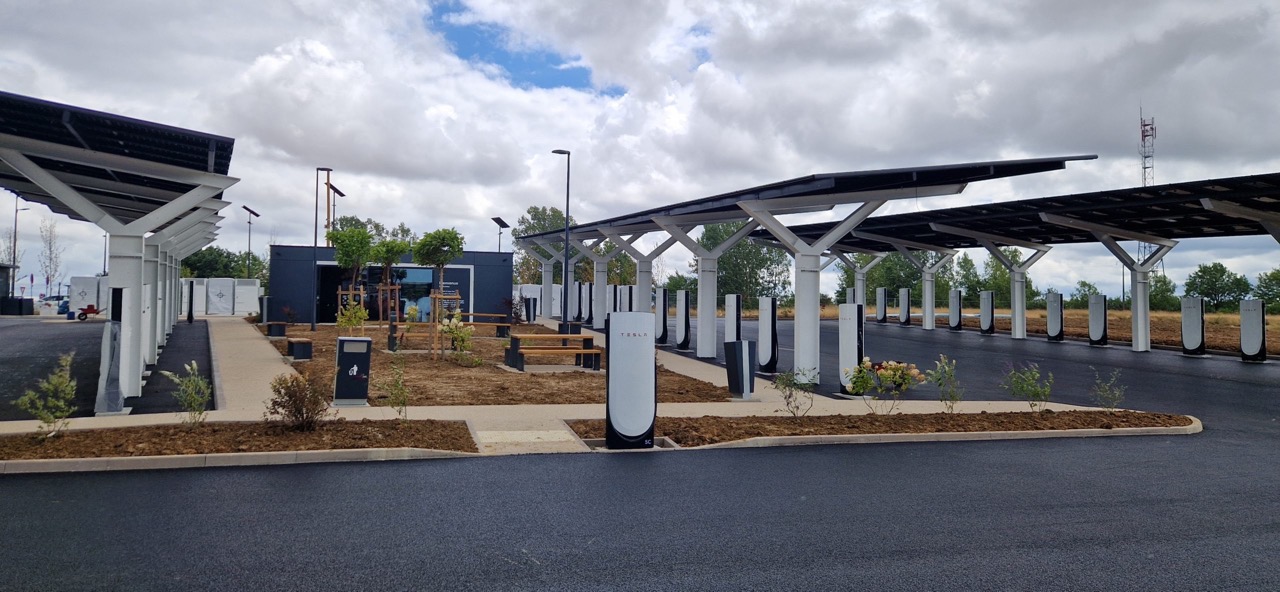 Tesla: Inauguration d'une Nouvelle station Supercharger en France à Magnant