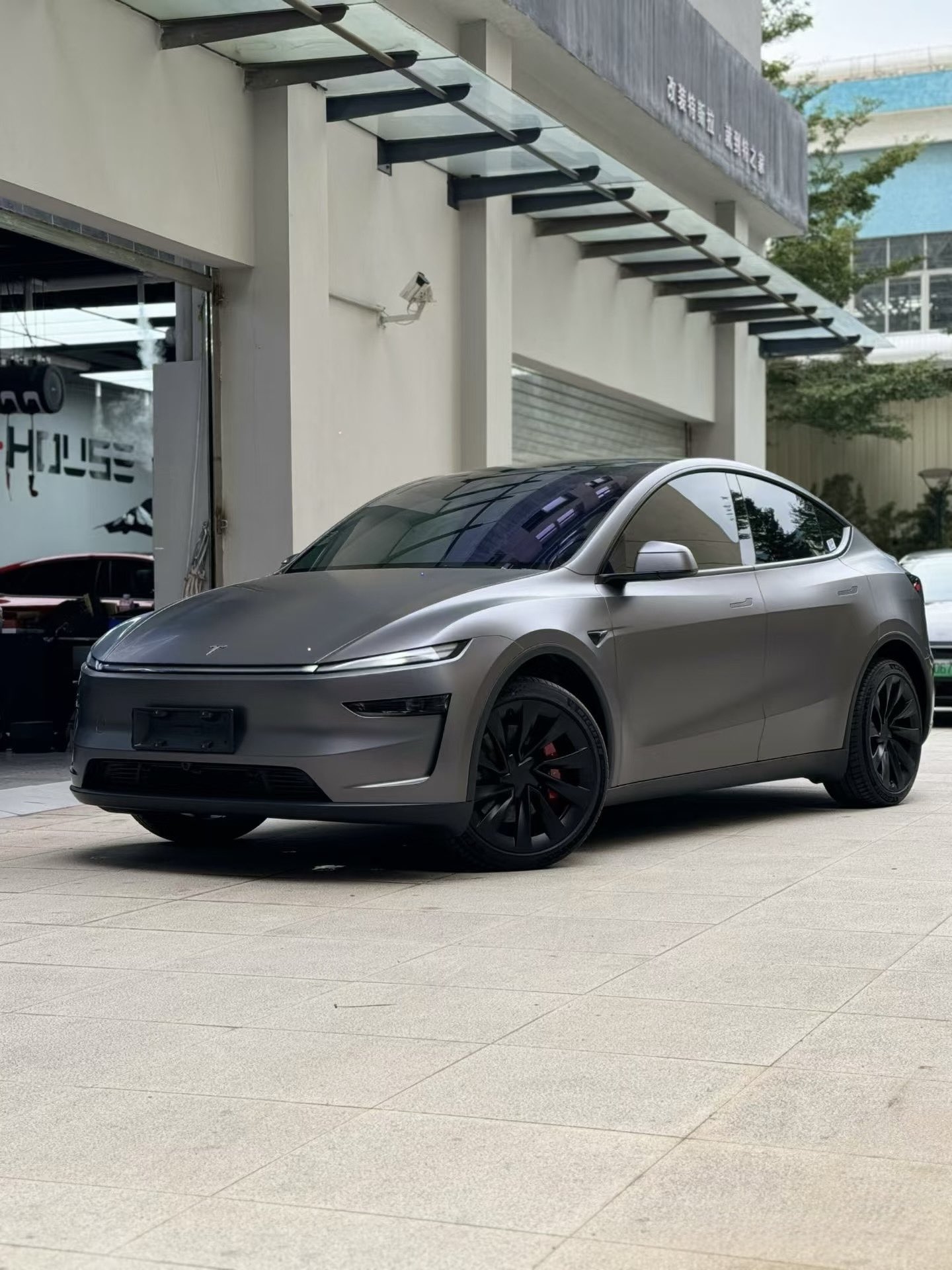 Nouveau Tesla Model Y : Un style audacieux avec des jantes Helix 2.0 ...