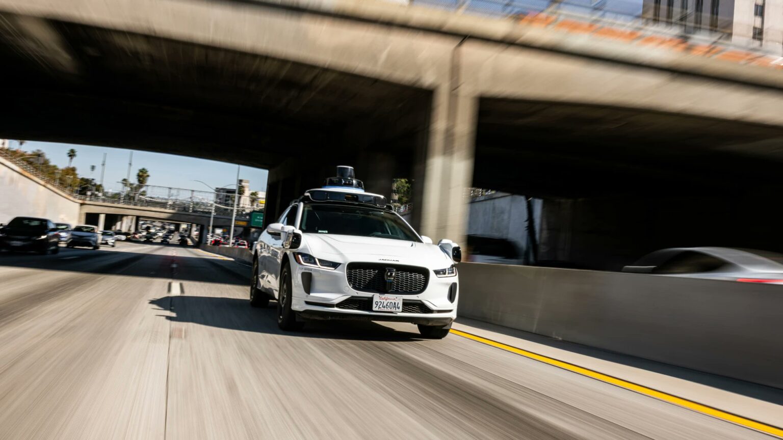 Tesla vs Waymo : La Révolution de l'Autonomie